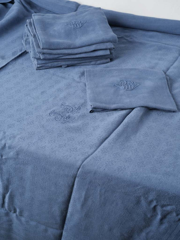 Blue French linen serviettes x11 & tablecloth