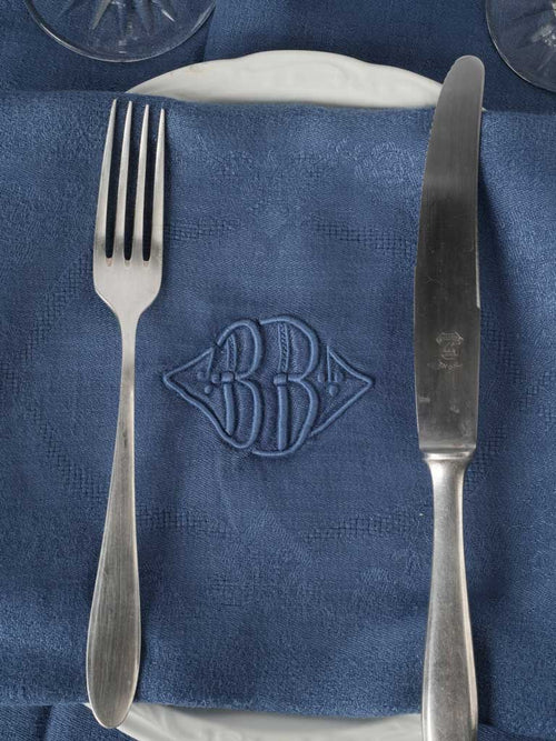 Blue French linen serviettes x11 & tablecloth