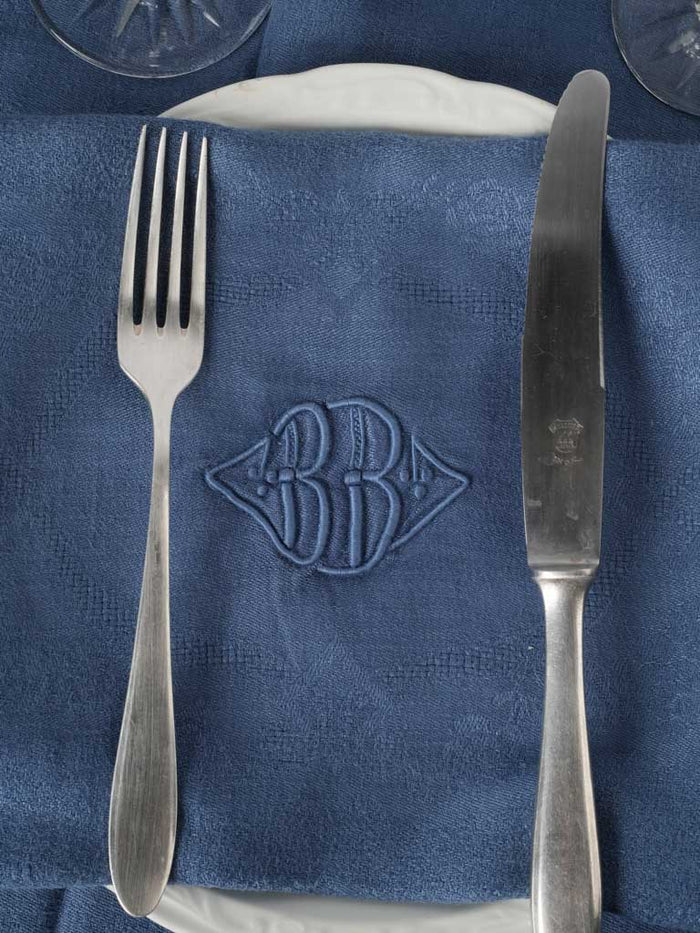 Blue French linen serviettes x11 & tablecloth