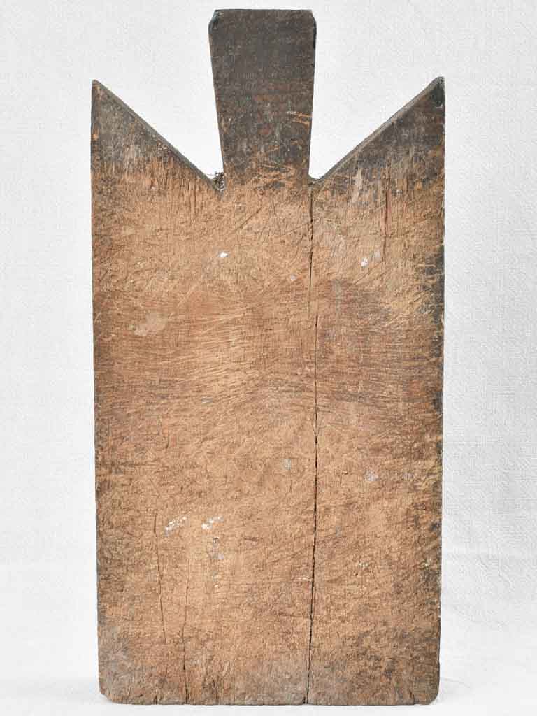 Antique French cutting board w/ pointy shoulders 17¾" x 9"