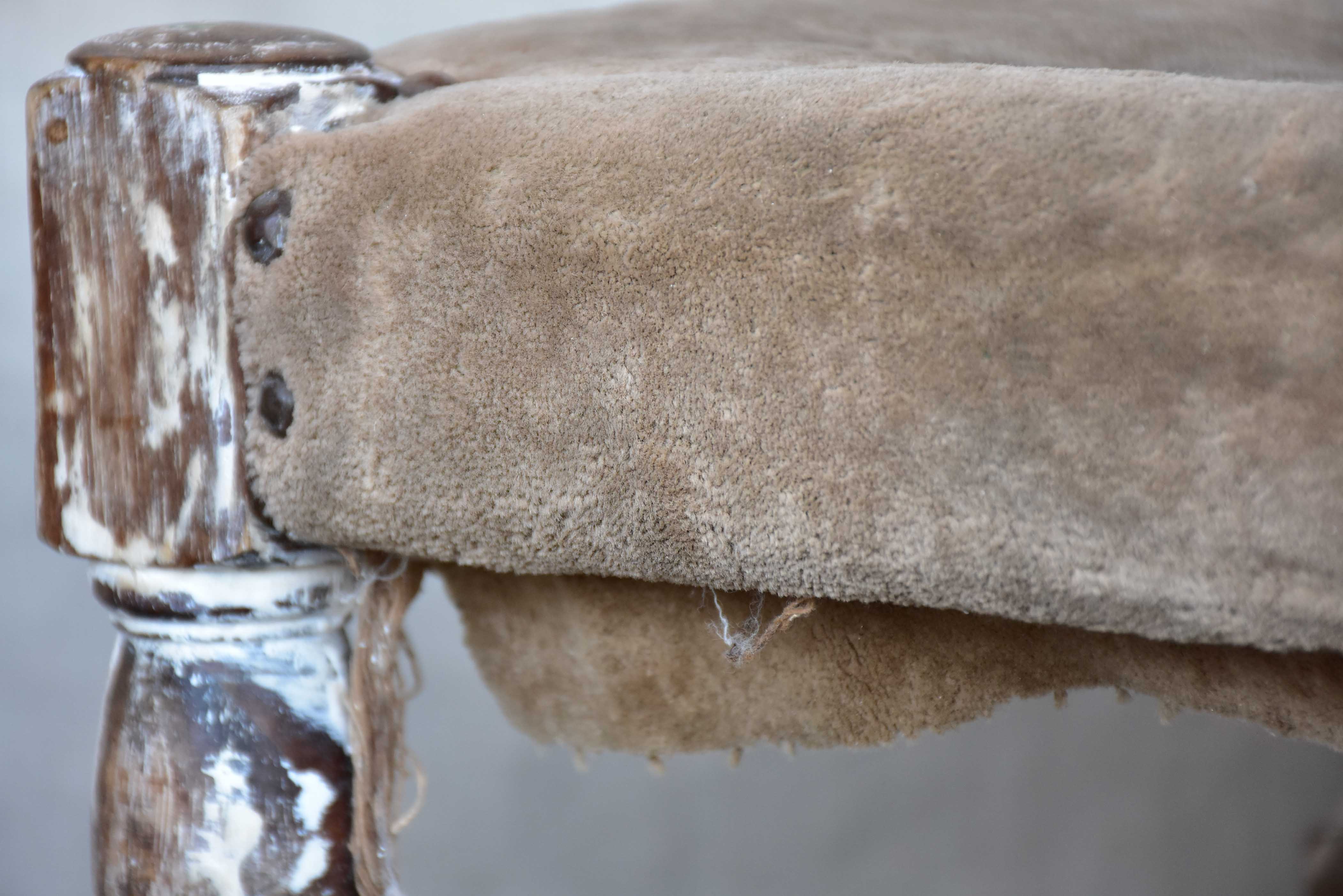 Vintage Italian foot stool with turned legs – Chez Pluie