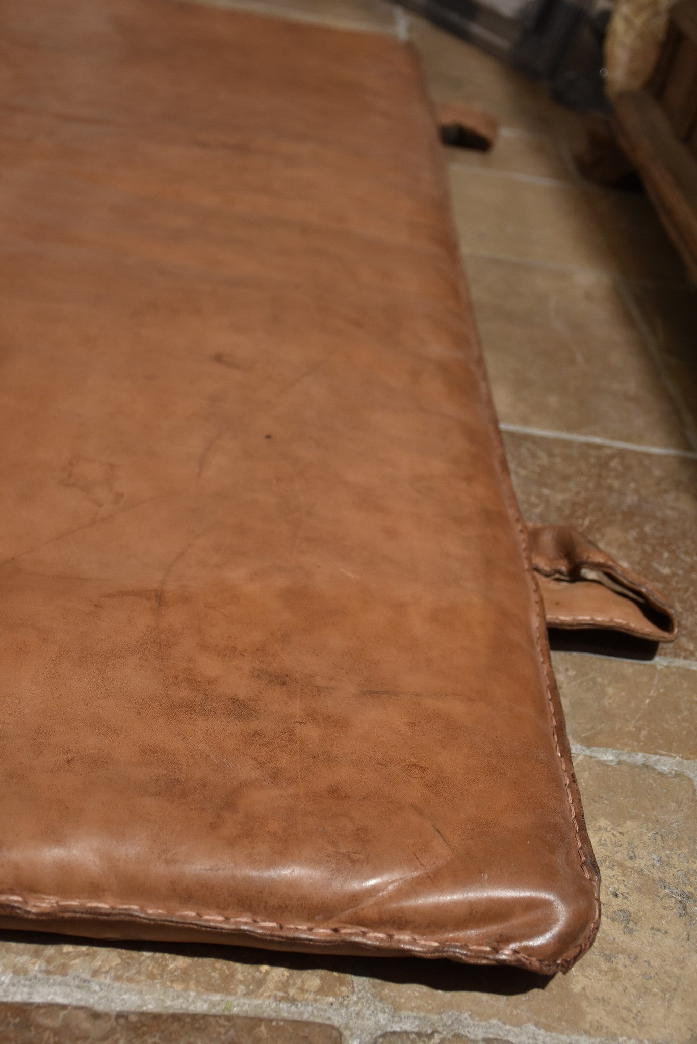 Late 1950's French leather gym mat 2/2 – Chez Pluie