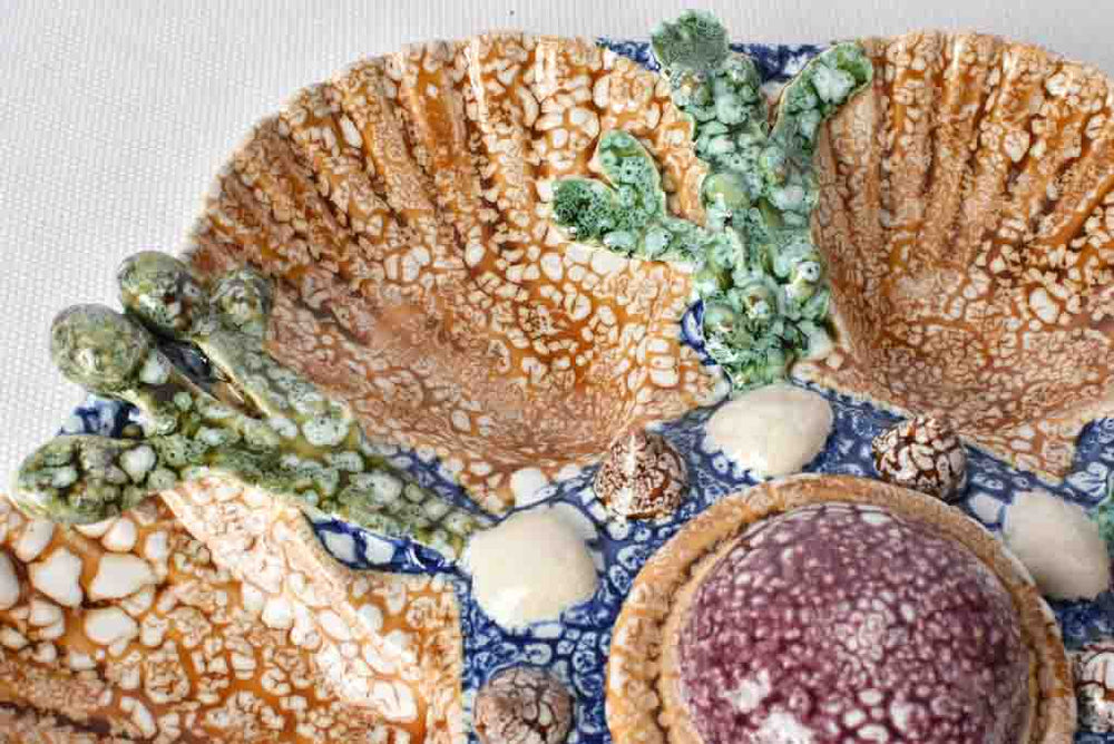 Exquisite scallop presentation platter w/ lidded sauce bowl 10¾"