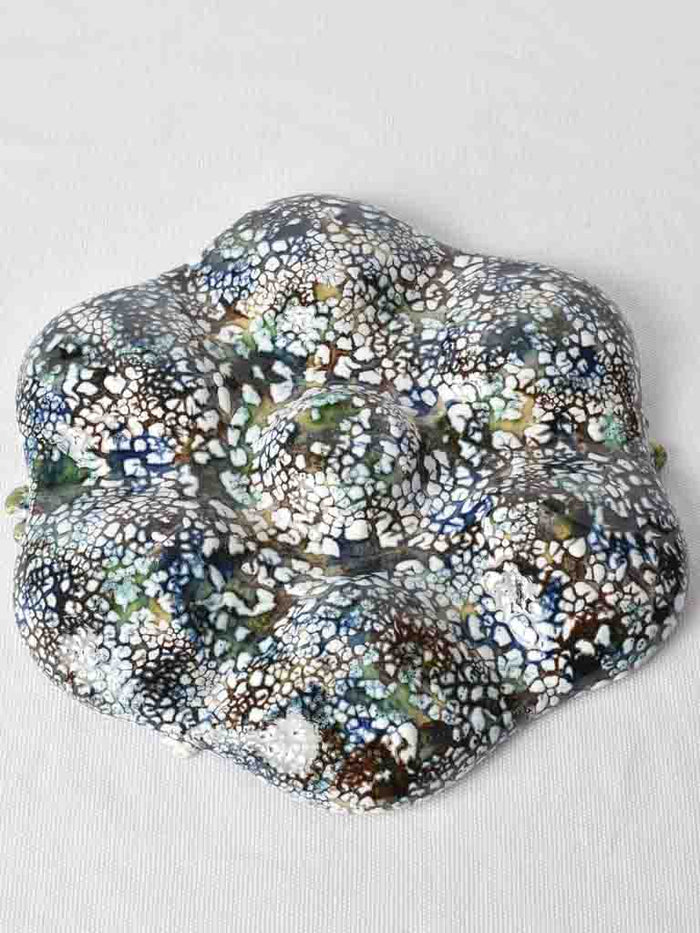 Exquisite scallop presentation platter w/ lidded sauce bowl 10¾"