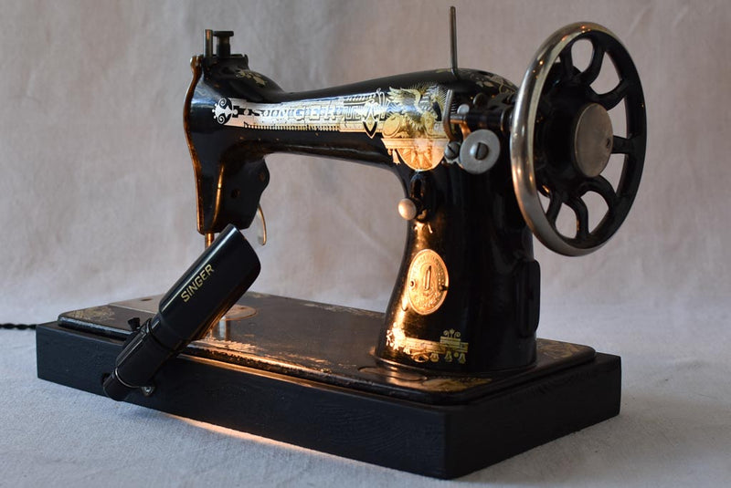 Antique Singer sewing machine table lamp – Chez Pluie
