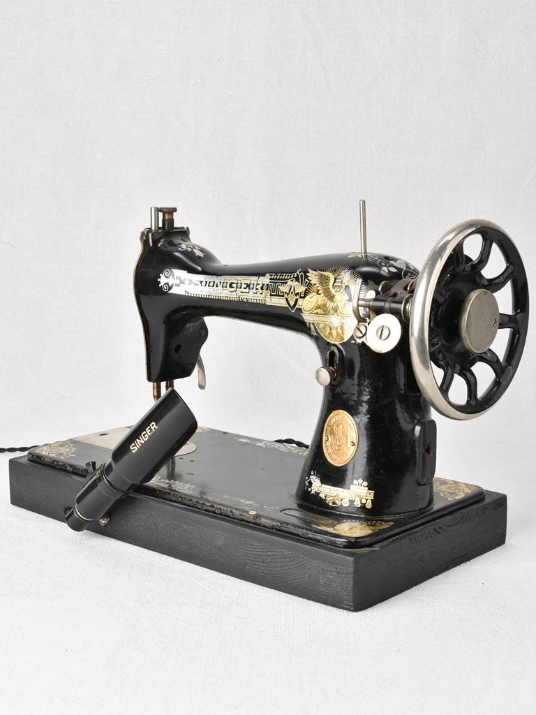 Antique Singer sewing machine table lamp – Chez Pluie