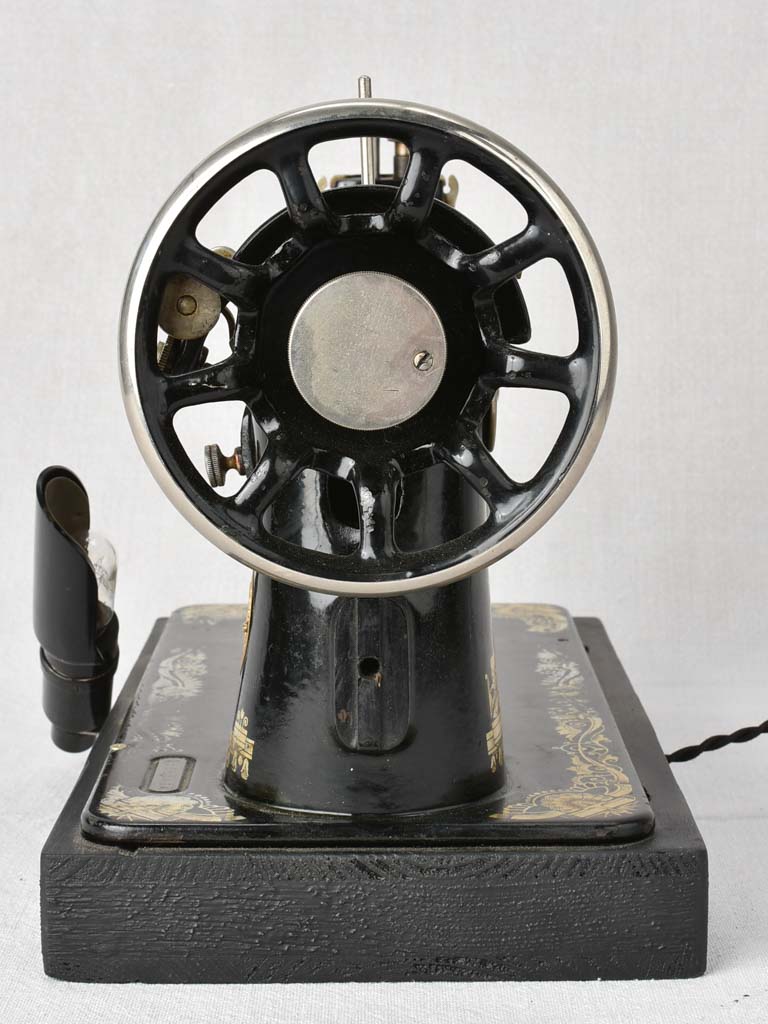 Antique Singer sewing machine table lamp – Chez Pluie