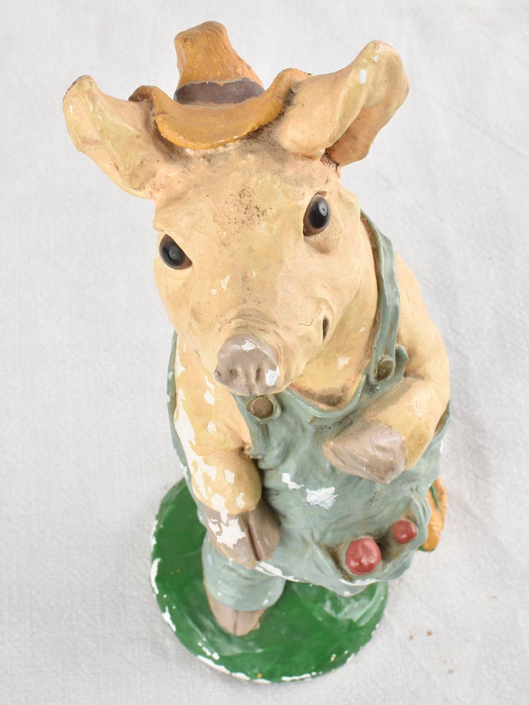 Vintage sculpture of a pig from a butcher's shop – Chez Pluie