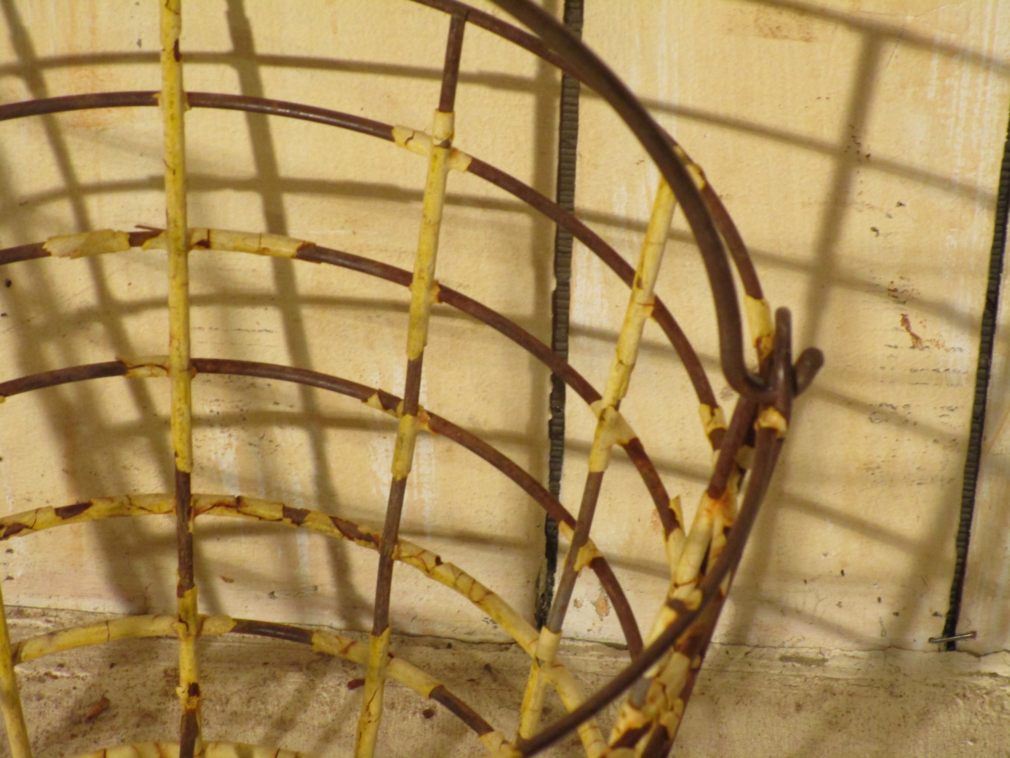 Pair of vintage baskets - yellow grande