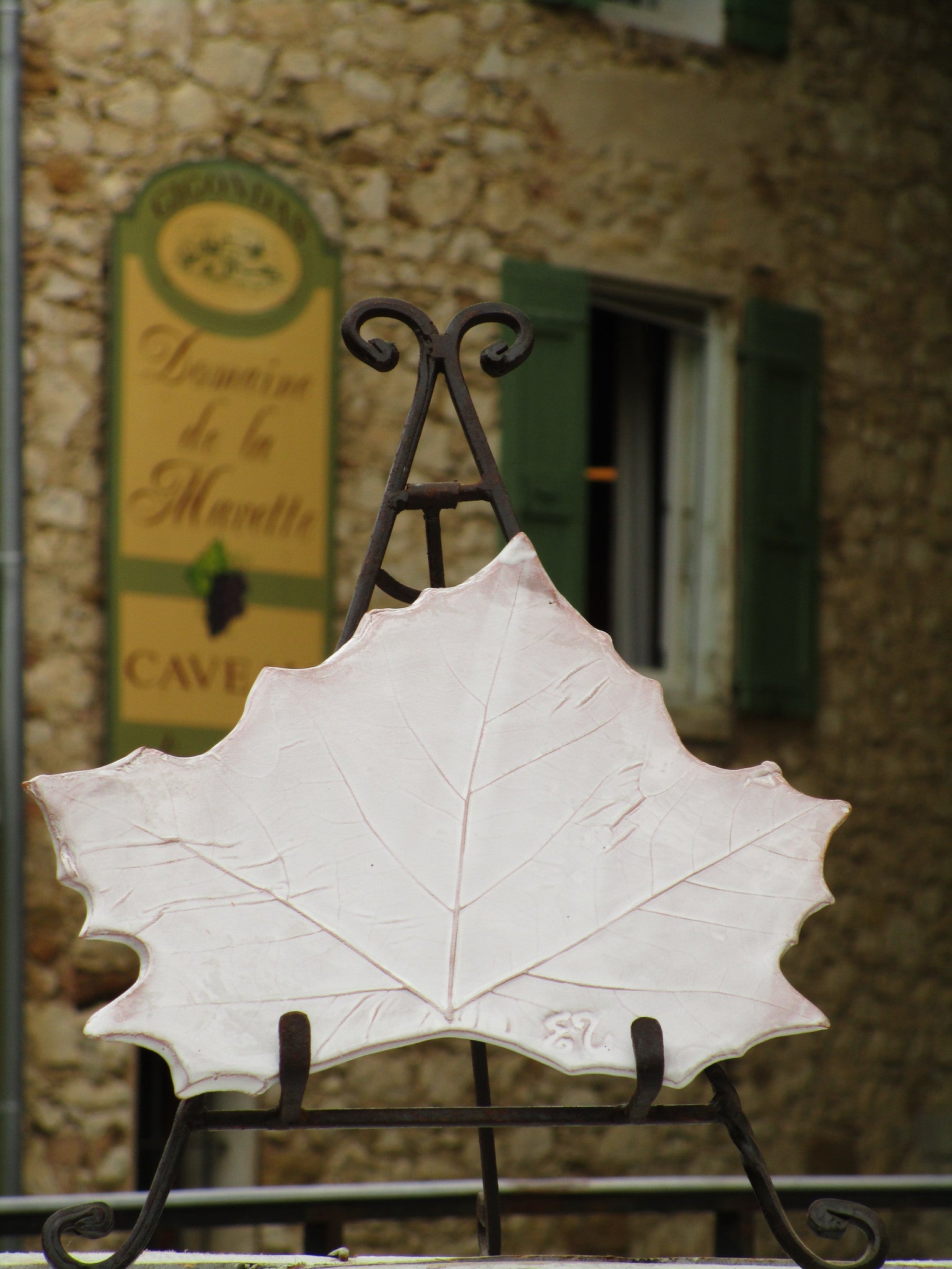 Ceramic plate – plane tree leaf – Chez Pluie